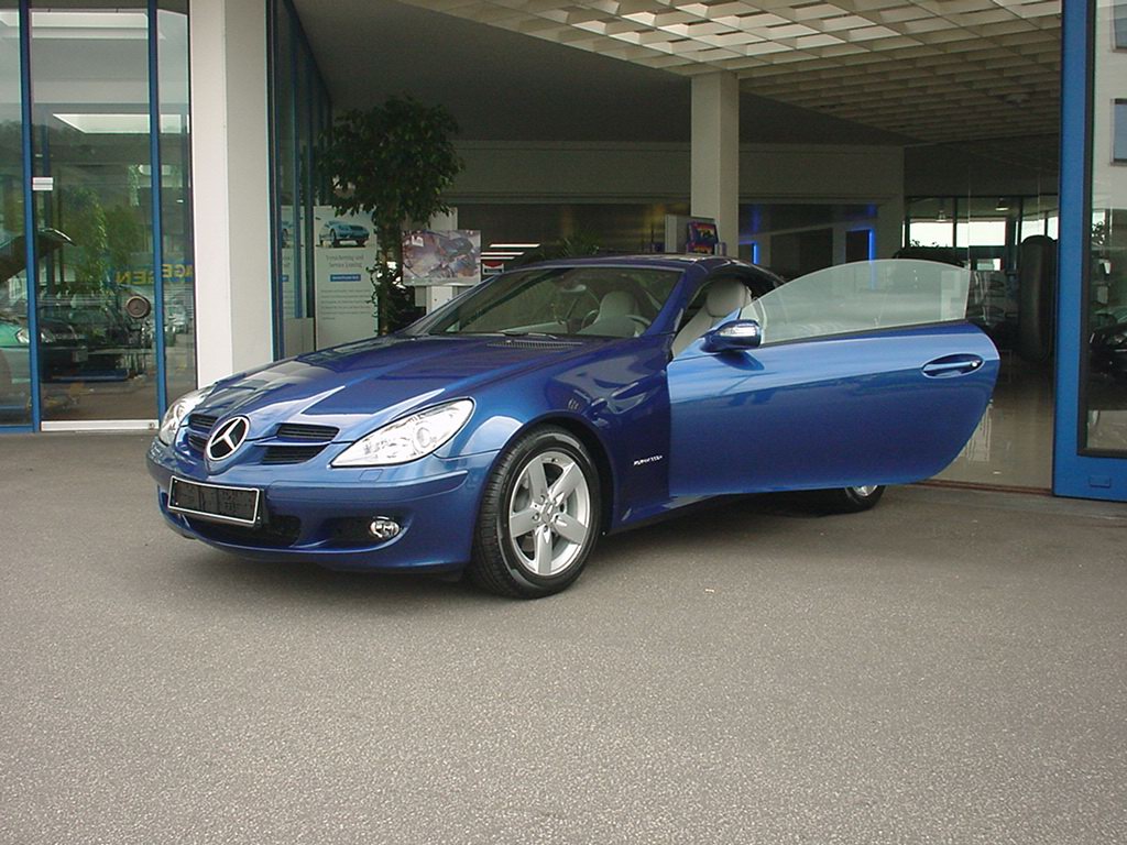 SLK 350 : what shade of blue w/ what interior? | Mercedes-Benz Forum